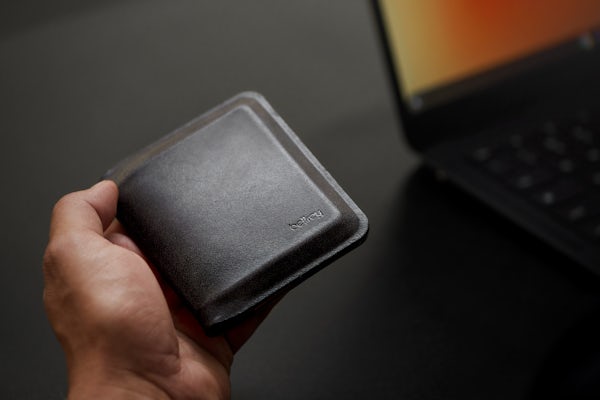 Apex Note Sleeve | Full Size Molded Leather Wallet | Bellroy